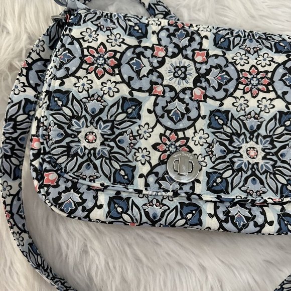 Vera Bradley | Bags | Vera Bradley Womens Lisbon Medallion Purse Pink ...